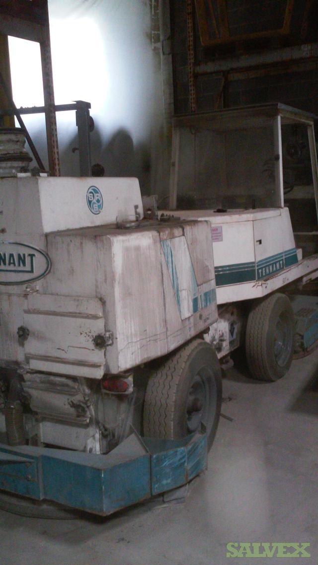 Tennant 550 Parking Lot Sweeper | Salvex