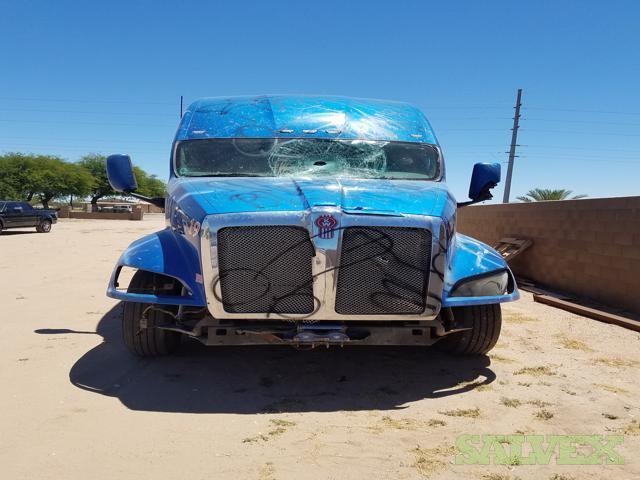 Riot Destroy Kenworth T700 2013 Truck to be Salvaged | Salvex