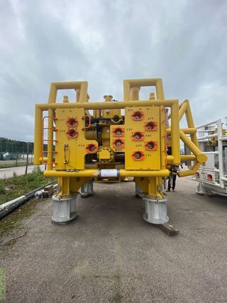 OneSubsea X-Mas Tree (Water Injection Tree / HXT Production Spool) (2 ...