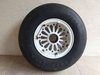DHC-7 Rim with Goodyear Flight Leader Tire 33.5X10.75-15 (1 Unit) | Salvex