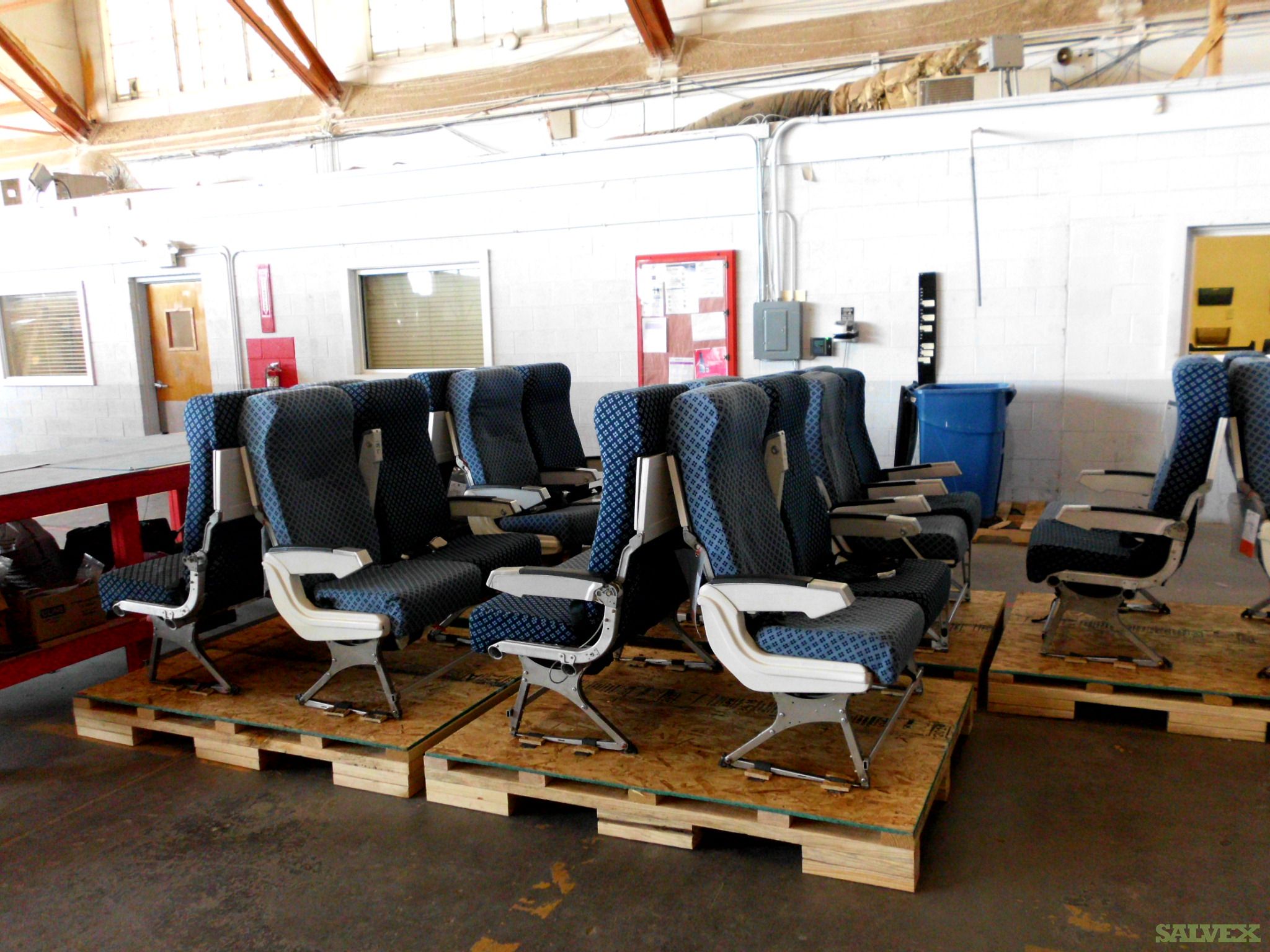 Economy Class Seats for MD-80 Aircraft (160 Seats) | Salvex