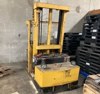 Hyster Standup Cherry Picker R25A Forklift (Used) | Salvex