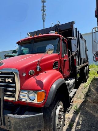 Mack Granite Rear Load Trash Truck 2006 (1 Unit) | Salvex