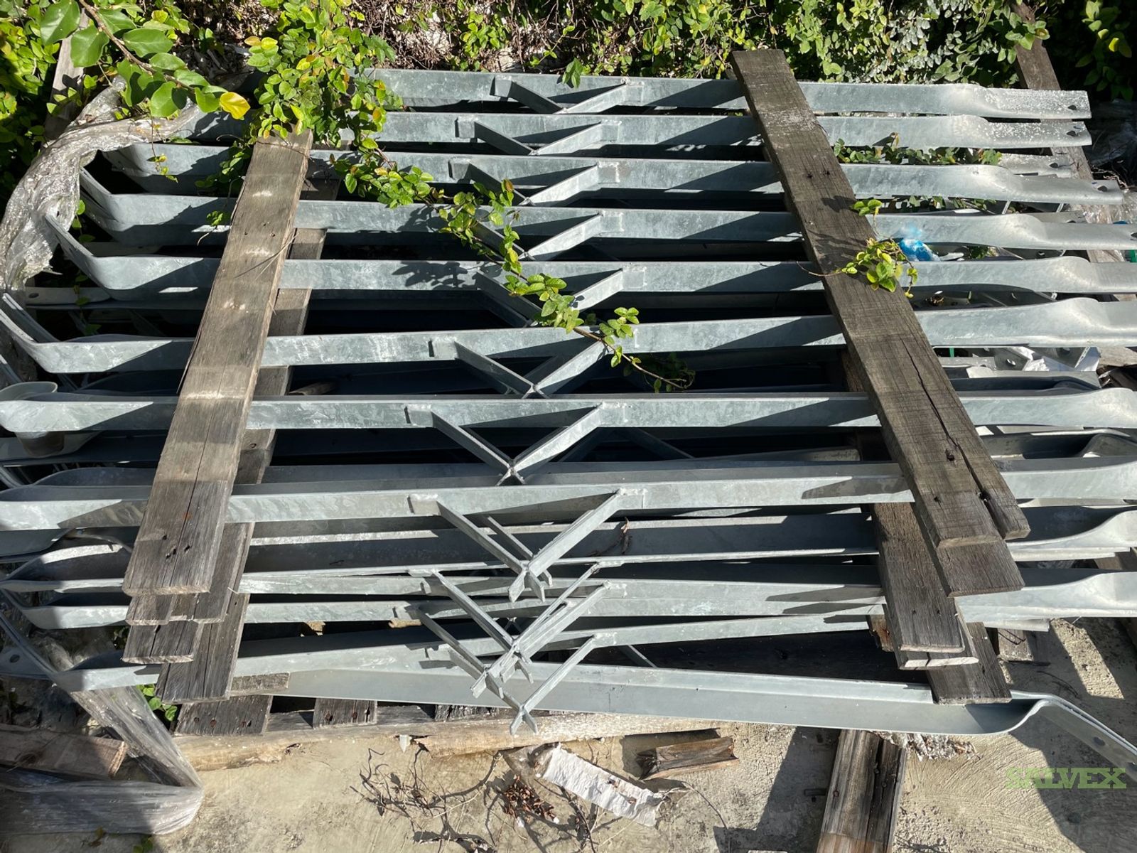 Alley Arm Braces (2,328 pcs) | Salvex