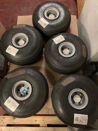 Main/Nose Wheels Assembly with Tires (24 Units) | Salvex